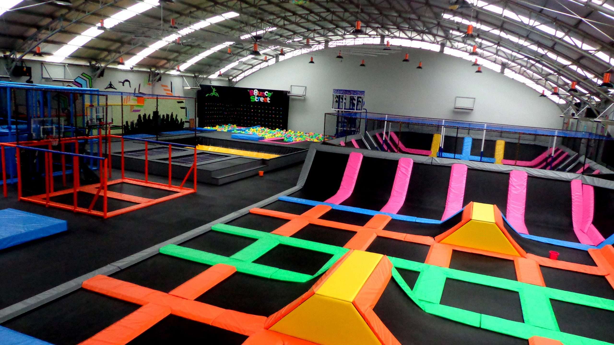 Bounce Street Asia Trampoline Park di Jakarta | Atourin
