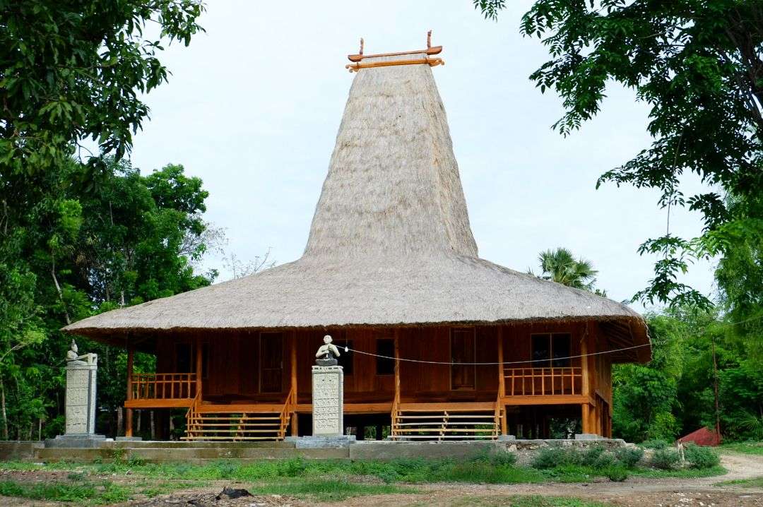 Live in Rumah Tenun Kampung Adat Prailiu 3D2N | Atourin